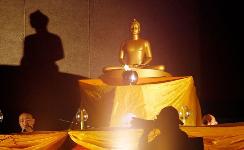 Их Дүйчэн өдрөөр Бурхан багшийн шүтээнийг зална