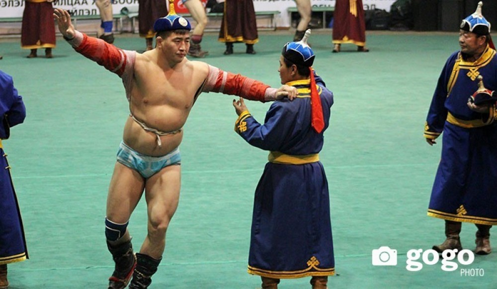 Сар шинийн барилдаанд Ц Содномдорж харцага түрүүллээ