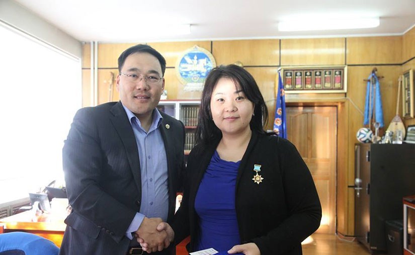 Ж Даваалхамыг “Тэргүүний залуу” цол тэмдгээр шагналаа