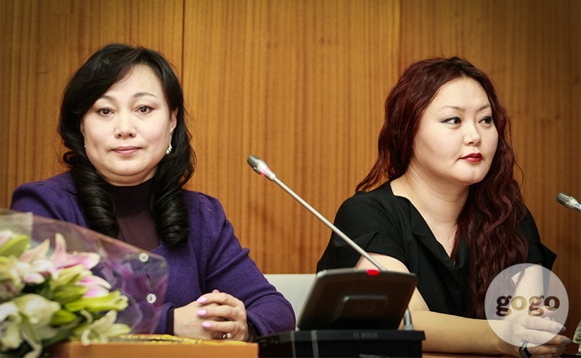 УИХ-ын эмэгтэй гишүүд жүжигчин И.Одончимэг, Г.Ундармаа нарт өргөмжлөл ...