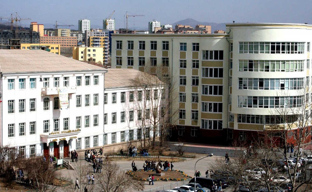 Магадлан итгэмжлэгдсэн их дээд сургуулиудын жагсаалтыг эндээс аваарай