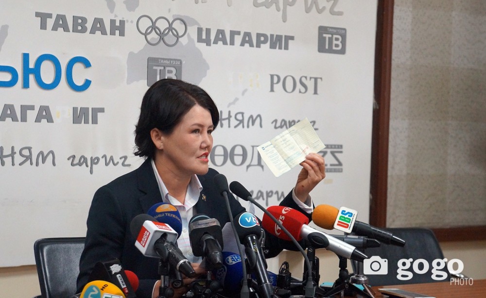 УИХ ын гишүүн Л Эрдэнэчимэг сүүлийн нэг жил байнгын дарамтанд байсан гэв