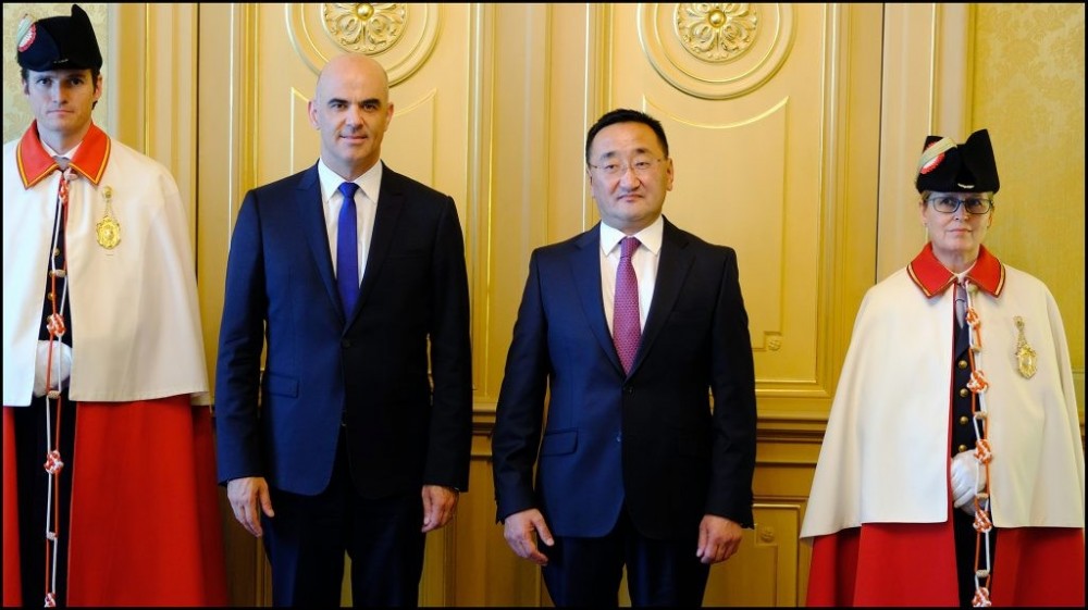 Ambassador L. Purevsuren presents letter of credence to the President ...