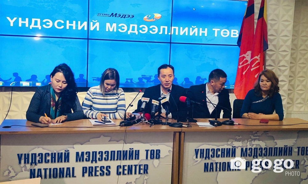 "Гэр хороолол" хөдөлгөөнийхөн: Хотын дарга С.Амарсайханыг огцрохыг ...