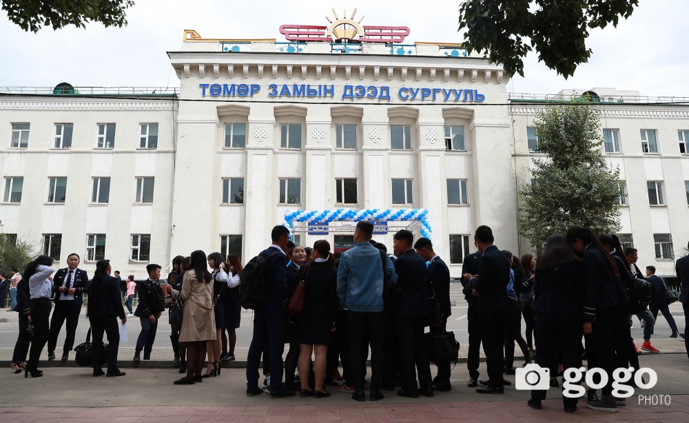 Төмөр замын дээд сургууль коллеж болсныг оюутнууд нь эсэргүүцлээ
