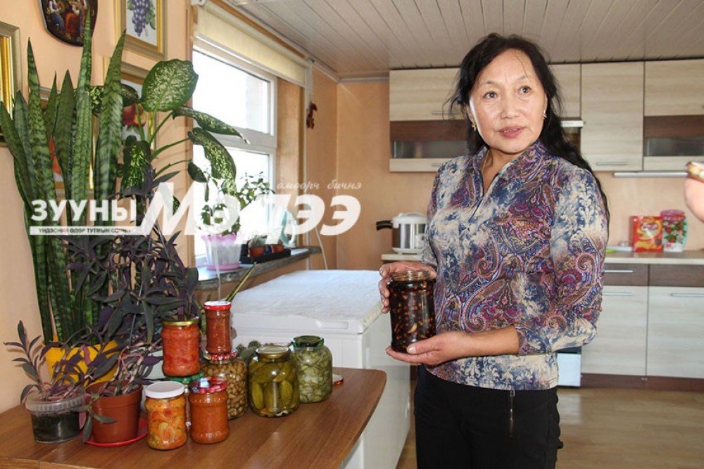 Атрын өлгий нутгийн аварга ногоочин бүсгүй