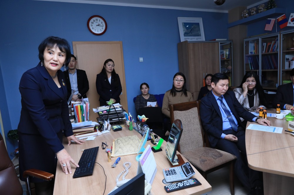 Хөгжлийн бэрхшээлтэй хүүхдийг тэгш хамран сургах зөвлөгөөг захирлуудад