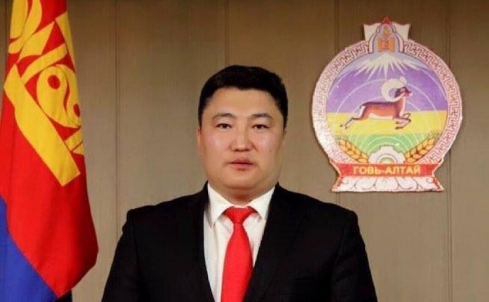 Ажлын байранд архидан согтуурсан нь тогтоогдсон тул Говь Алтай аймгийн Засаг даргыг чөлөөллөө