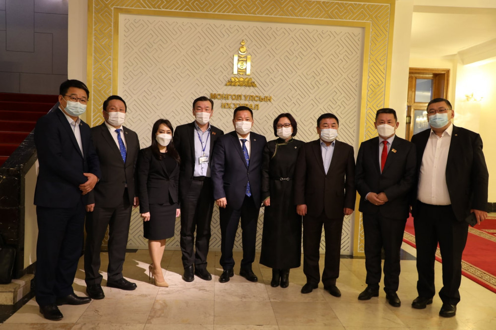 Гишүүн С Ганбаатар УИХ дахь Ардчилсан намын бүлэгт нэгдлээ