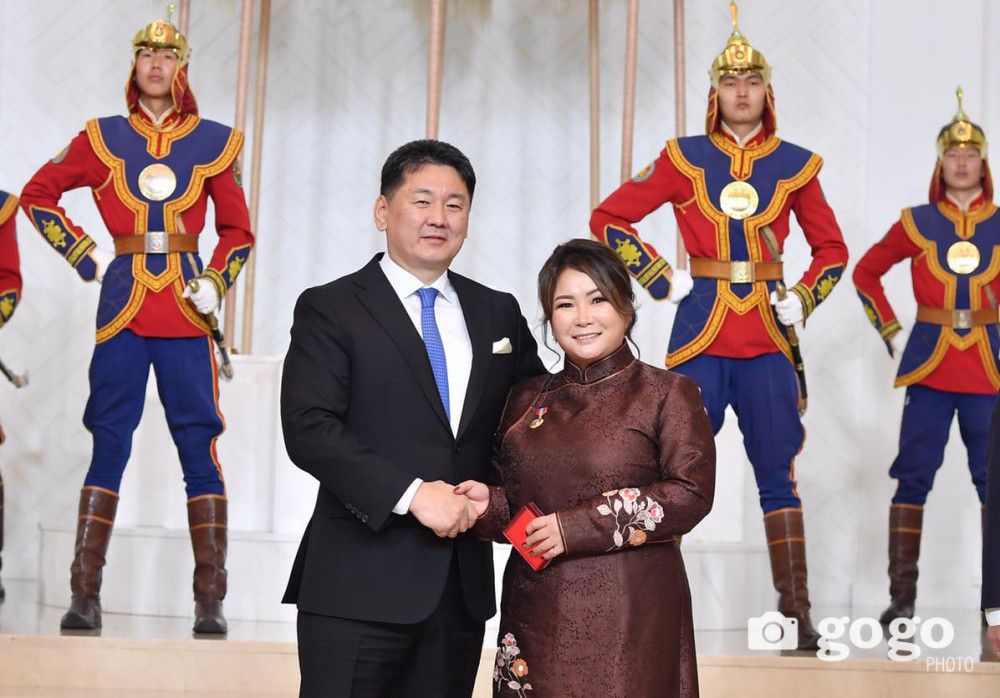 Зохиолч сэтгүүлч Б Сарантуяа Соёлын гавьяат зүтгэлтэн цол хүртлээ