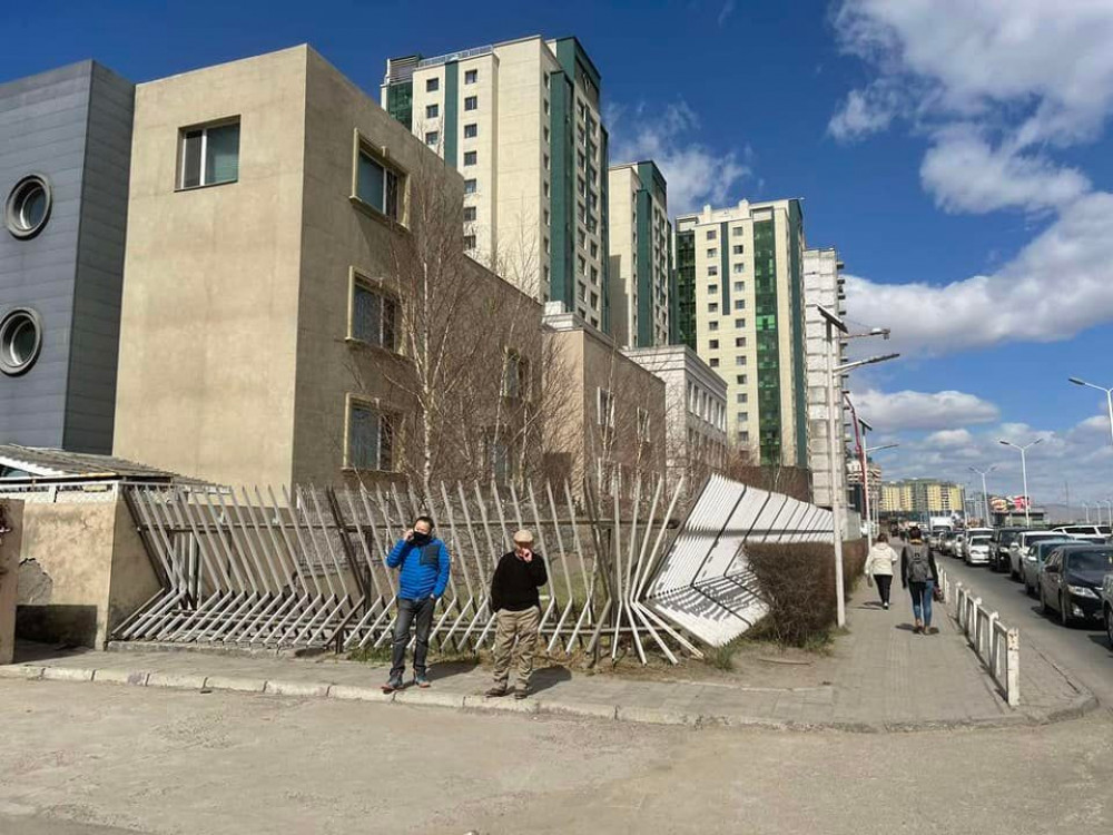 Баянзүрх дүүргийн 26 р хороонд байрлах хашааг буулгажээ