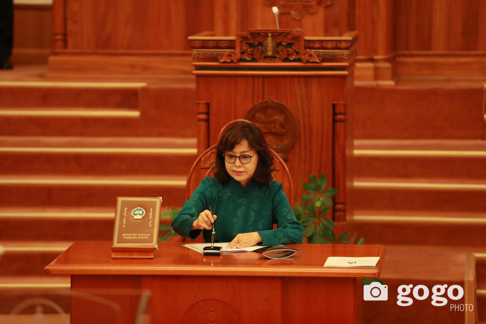 “Бүх салбар” ын сайд Д Сарангэрэл