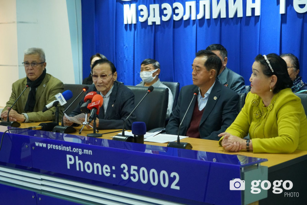 Үндсэн хуулийн цэцийн гишүүд сард 7 8 сая төгрөгийн тэтгэвэр авахыг