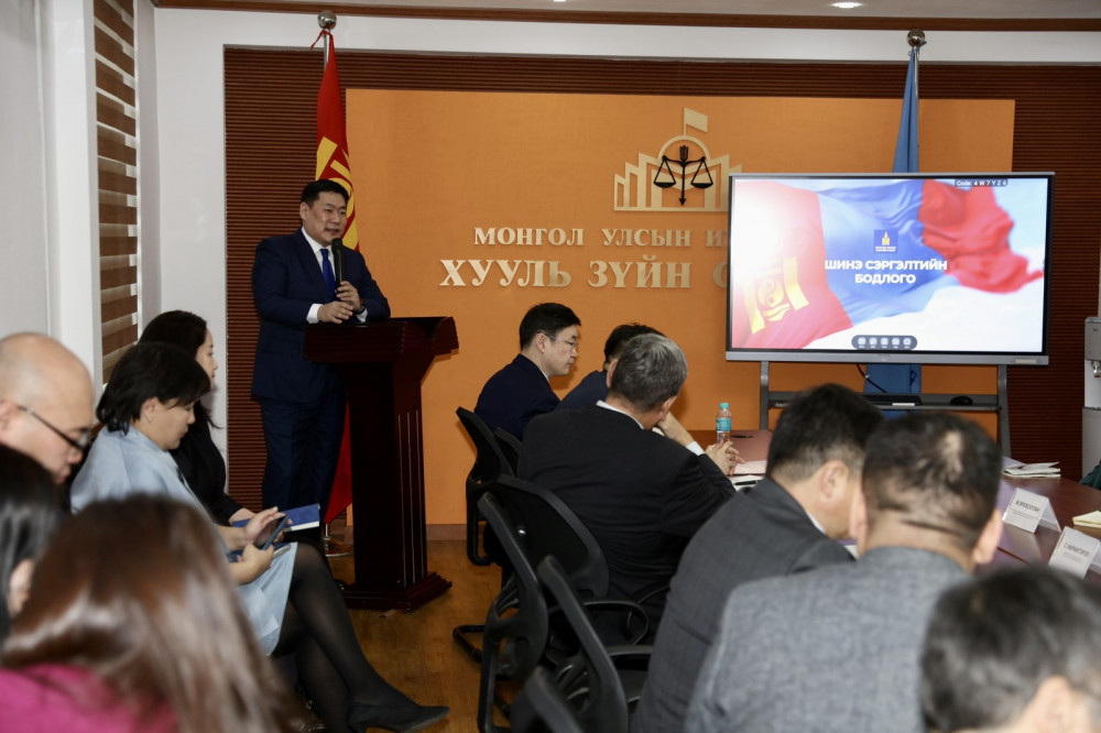 Prime Minister meets professors of NUM School of Law