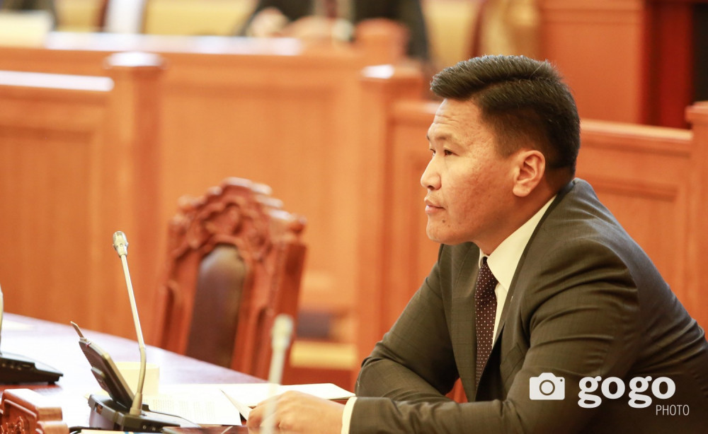 ЧУУЛГАН УИХ ын гишүүдийн бүрэн эрхийг түдгэлзүүлэх эсэх асуудлыг ХААЛТТАЙ хэлэлцэж эхэллээ