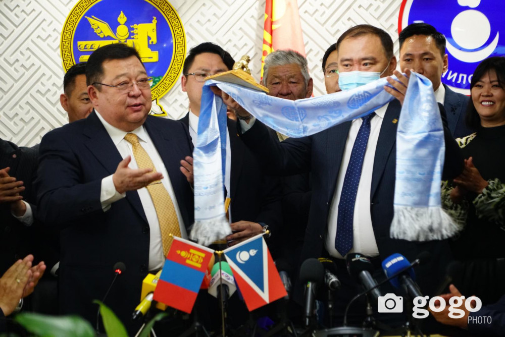 Л Гантөмөр АН Монголын АРД ТҮМНИЙГ ТӨРТЭЙ холбох гүүр бүхий улс төрийн