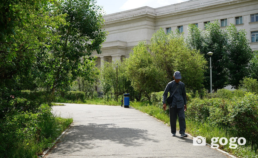 Төрийн ордны арын цэцэрлэгт хүрээлэнг иргэдэд нээлттэй болгохоор
