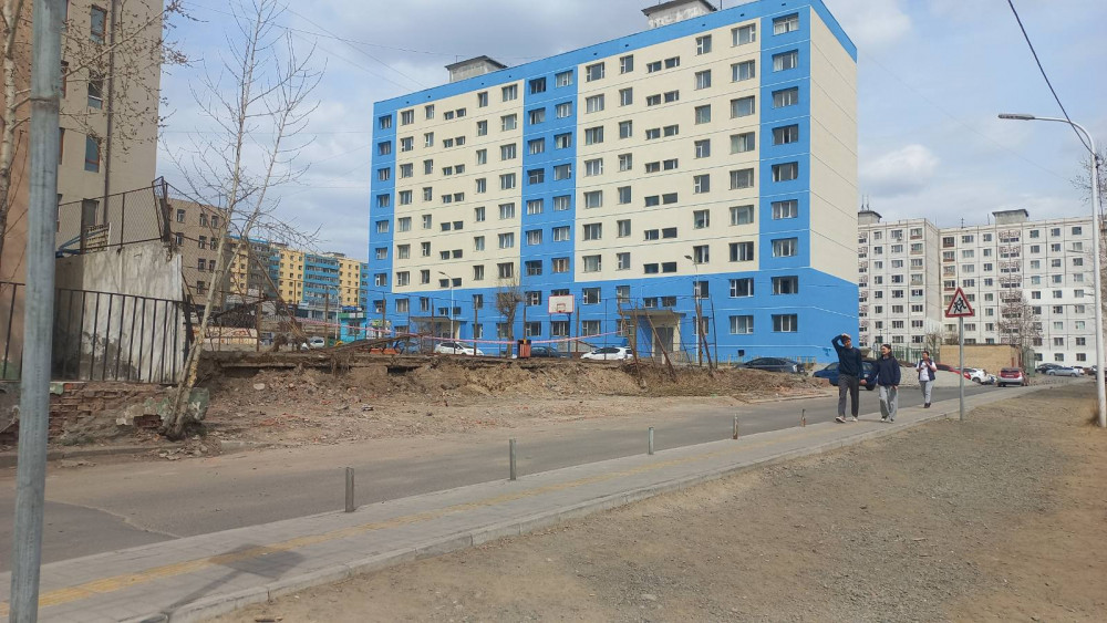 Нийтийн эзэмшил газарт зөвшөөрөлгүй барьсан 57 тоосгон гараашийн газрыг