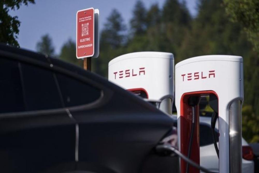 “Tesla”-ийн зах зээлийн үнэлгээ $240 тэрбумаар өссөн ч хувьцаа нь ...
