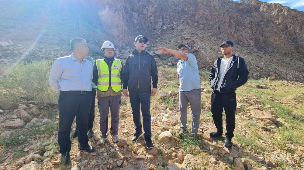 Эрдэнэбүрэнгийн УЦС Зам тавьж ажилчдын байр барьж эхэлжээ