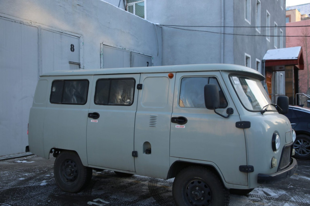 Өвөлжилт хүндэрсэн Эрдэнэсант сумын эрүүл мэндийн төвд “УАЗ Фургон