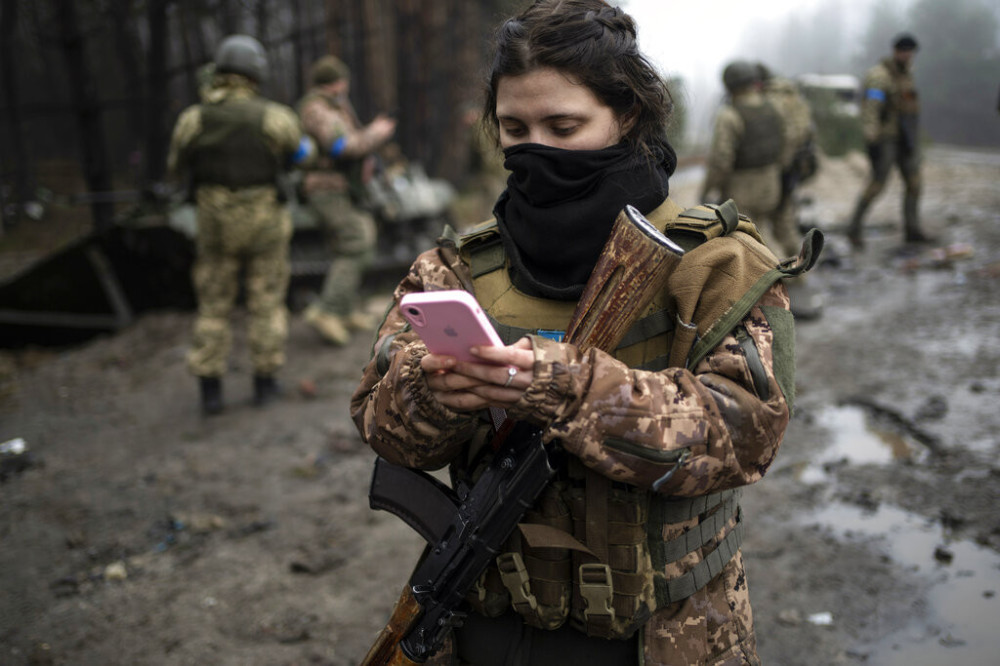 Украинд зарим салбарын эмэгтэйчүүдийг цэргийн бүртгэлд хамруулна