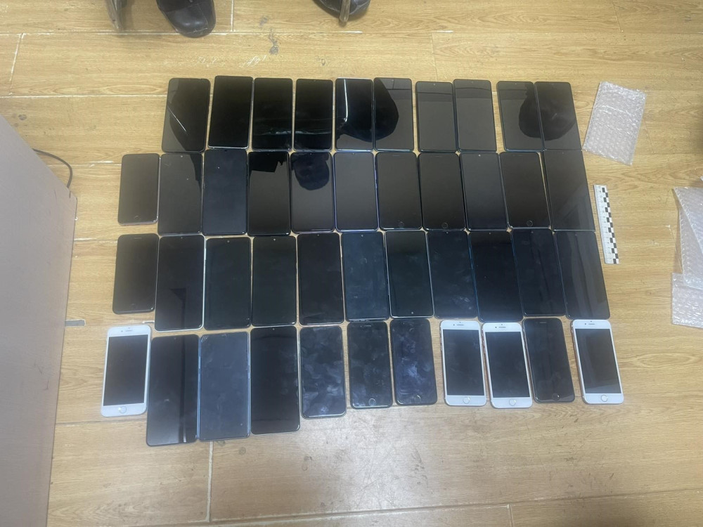 Хулгайлсан 75 ширхэг гар утсыг худалдахаас нь өмнө олж хохирогчид хүлээлгэн өгчээ