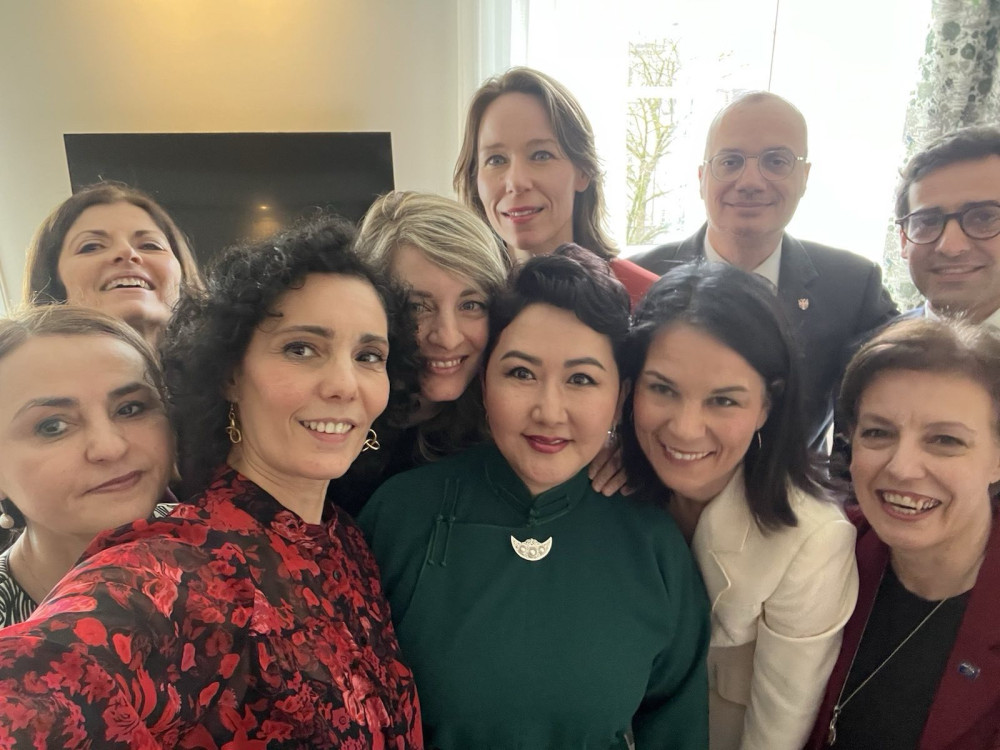 Гадаад харилцааны сайд нарын сэлфи