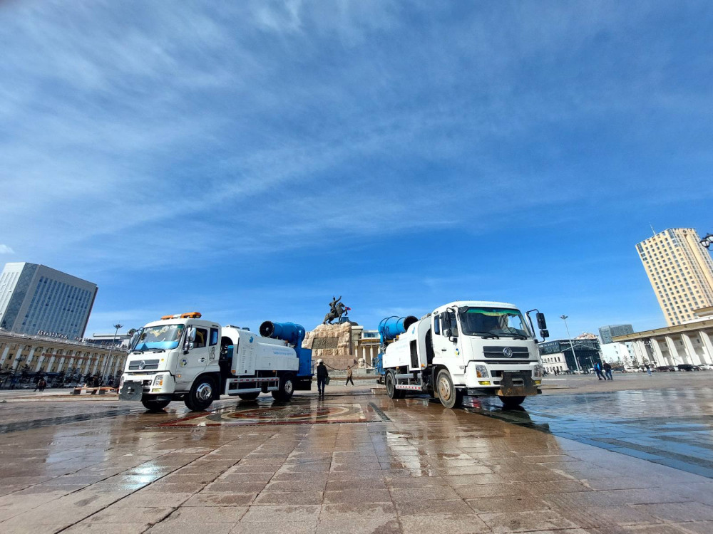 Хаврын их цэвэрлэгээний хүрээнд Сүхбаатарын талбайг тусгай зориулалтын машинаар цэвэрлэв