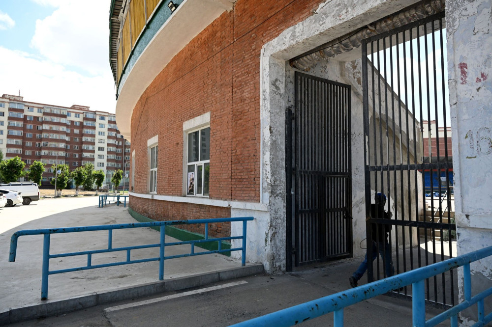 Төв цэнгэлдэх хүрээлэнгийн гаднах ногоон байгууламжийн ажил 40 хувьтай байна