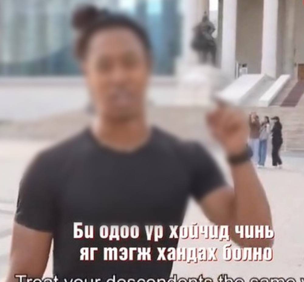 Чингис хааны хөшөө рүү зааж танхайран бичлэг хийсэн гадаадын иргэнийг шалгаж байна