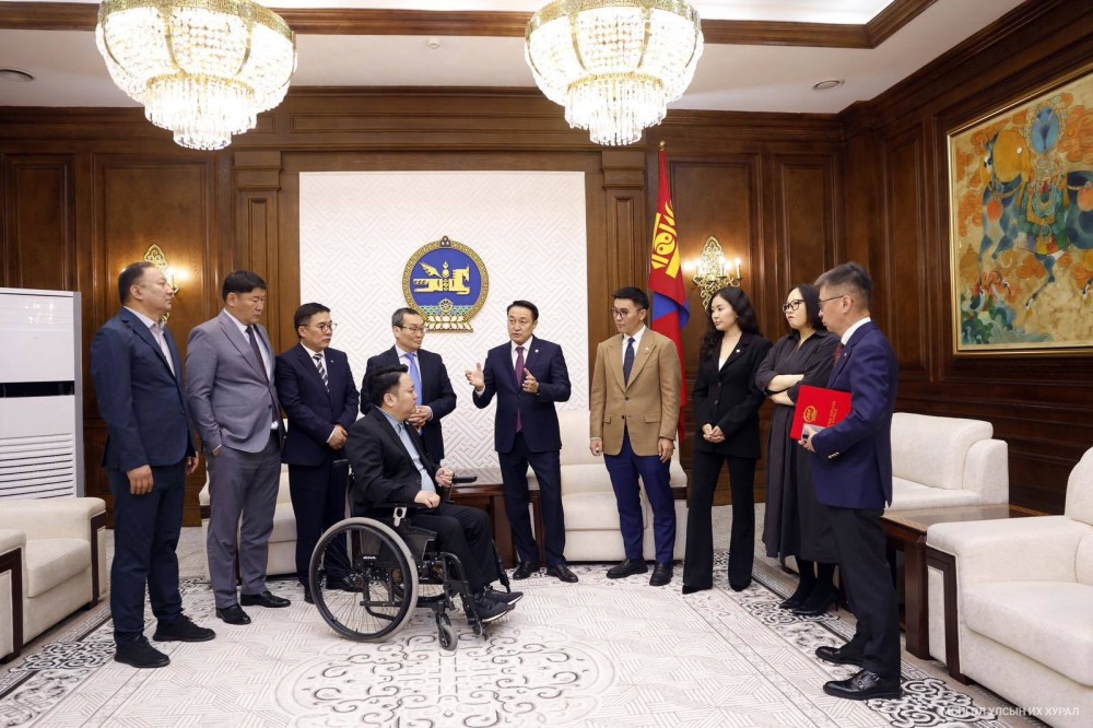 Ерөнхий сайдын суудлыг УИХ ын чуулганы танхимын хоймроос буулгах хуулийн төсөл өргөн мэдүүллээ