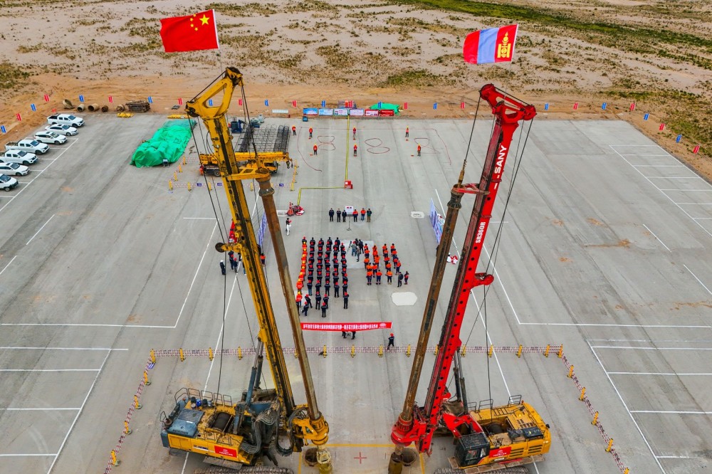 Гашуунсухайт Ганцмод боомтын төмөр замын барилгын ажлыг эхлүүллээ