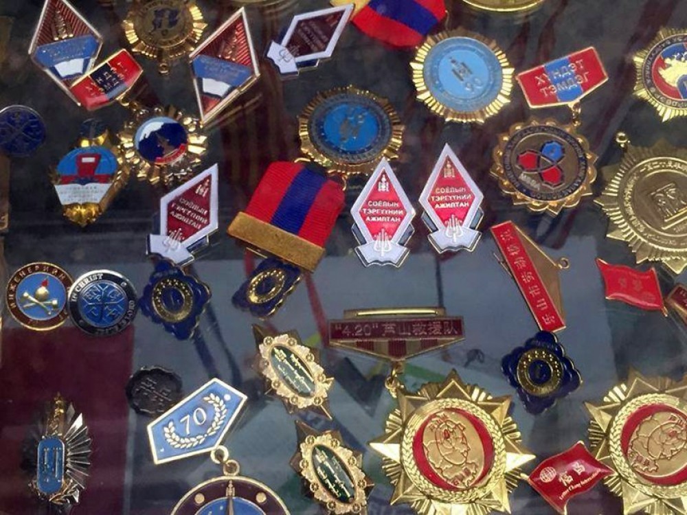 Нэр төрийн баталгаа биш, нэртэй хүний тоглоом болсон шагнал