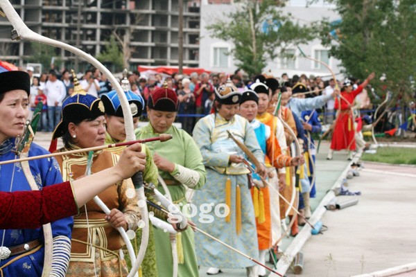 Монгол эмэгтэй Лондонгийн олимпийн наадамд нум эвшээлгэнэ