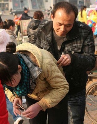 Байз, халаасны хулгайчаас эд зүйлсээ хамгаал