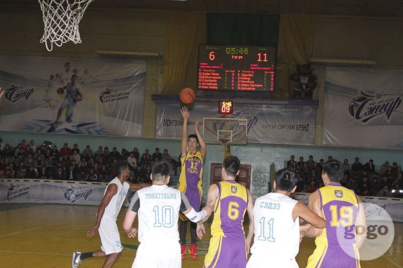 Танан гарьд-Чингис сити багийн тоглолтыг дамжуулж байна