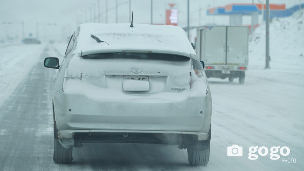 Их хэмжээний нойтон цас орж цаг агаарын аюултай үзэгдэл болохыг СЭРЭМЖЛҮҮЛЖ БАЙНА