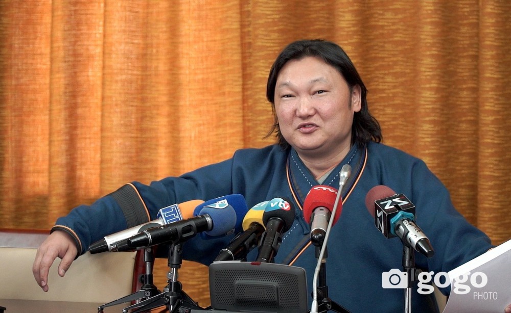 С Жавхлан Хуулийн төслийг хэлэлцэхгүй гээд хойш нь шидэх нь үү яах нь уу харъя