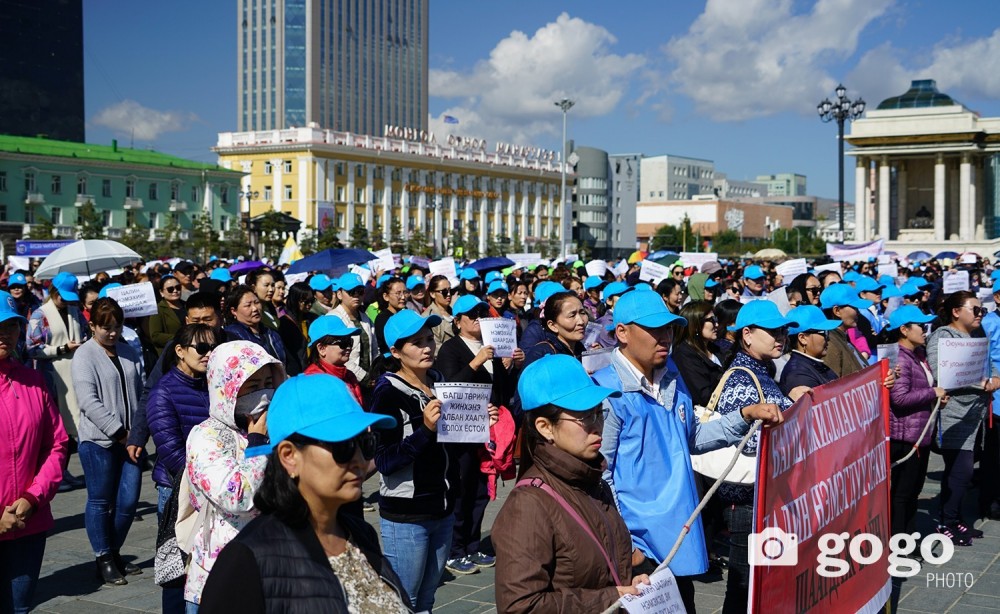 Багш эмнэлгийн ажилтнууд төрийн үйлчилгээний албан хаагчдад нэмэгдэл