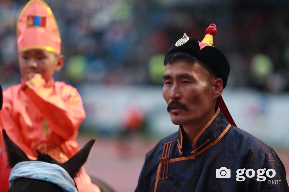 Э Улаанхүү Моринд хайртай ард түмэнтэйгээ хуваалцаж түрүүллээ