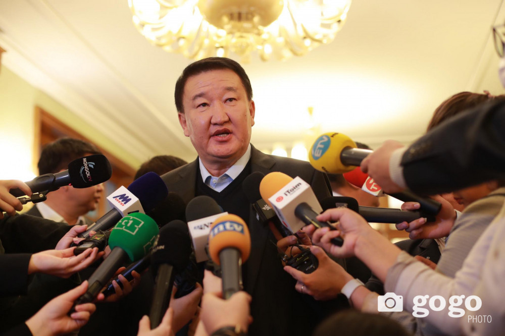 УИХ ын гишүүн Д Бат Эрдэнийг яллагдагчаар татжээ